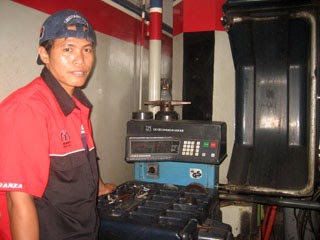 AUTO MOBIL: Manfaat Spooring Dan Balancing Roda