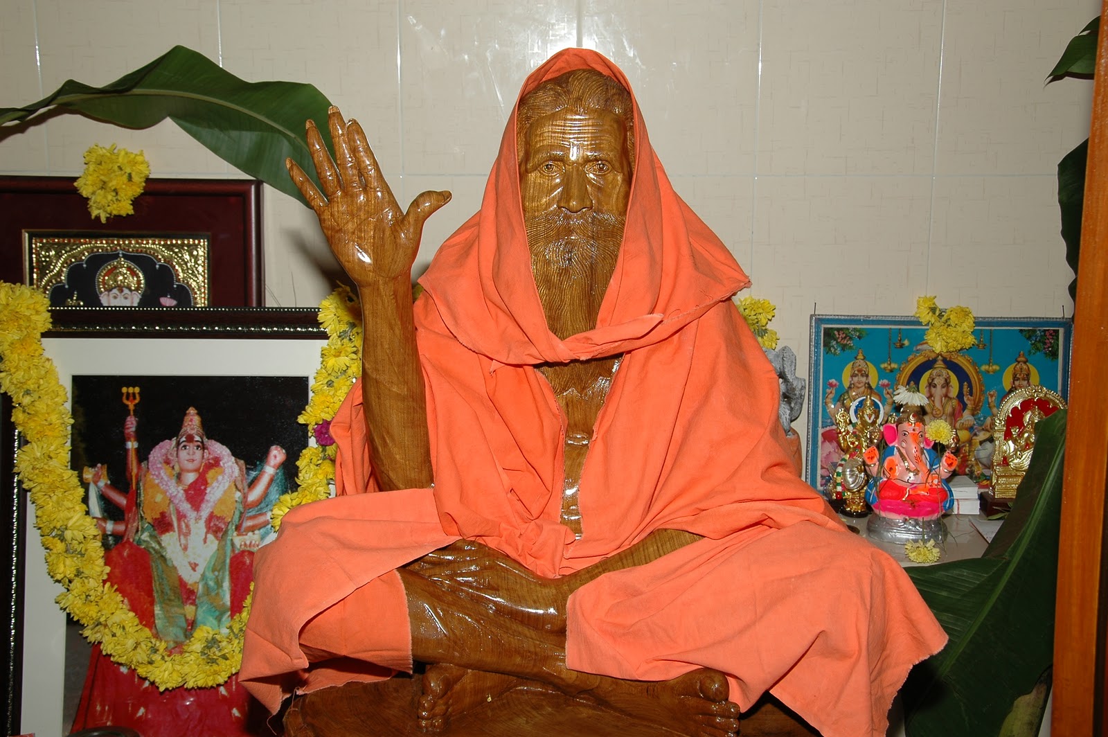 SurGuru Appa Paithiyam Swami: swamiji statue teak wood 3