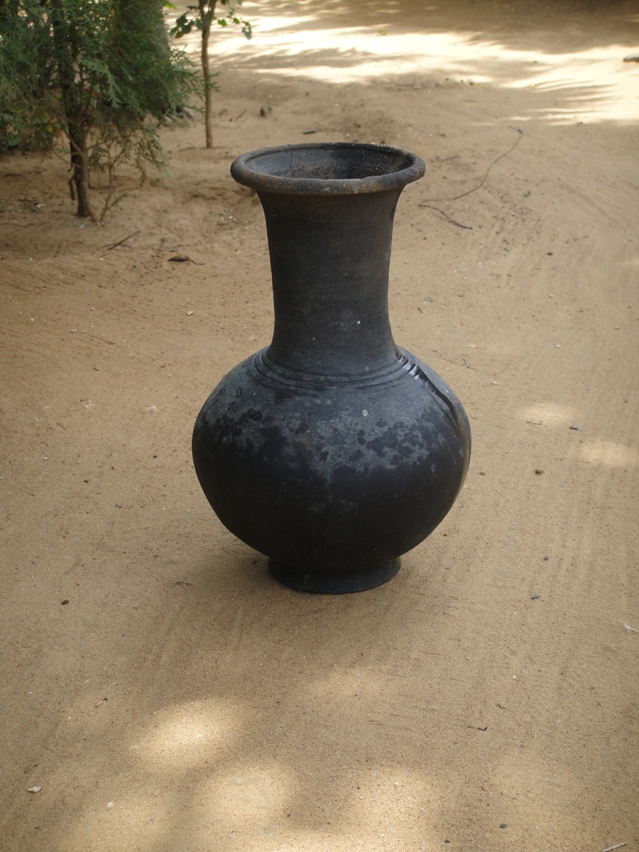 சின்னு ரேஸ்ரி: கனவாகிப்போன அடுக்களைப் பண்ட பாத்திரங்கள்