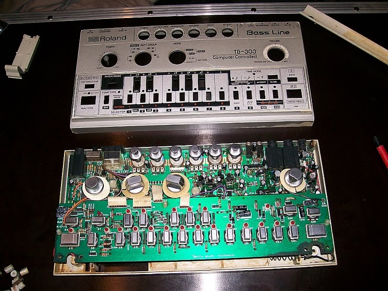 Din Sync: Roland TB-303 Repairs and Midi kit fitting