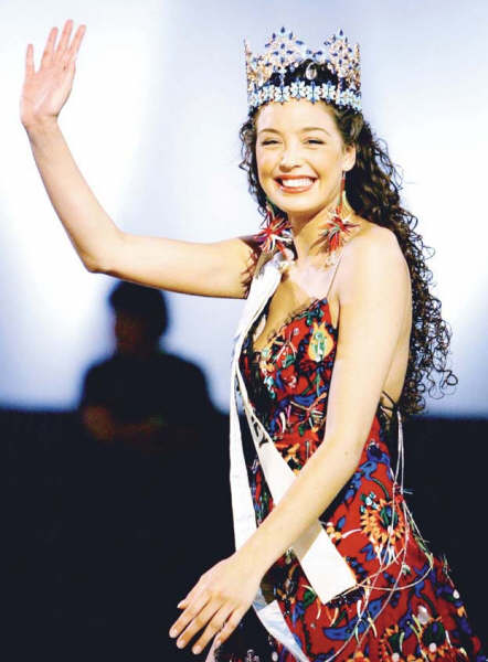Azra Akin - Miss World 2002 | Miss World