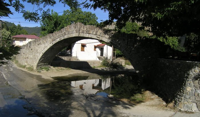 ΤΑΞΙΔΙΑ ΜΕ ΕΝΑΝ ΕΥΡΥΓΩΝΙΟ: ΓΡΕΒΕΝΑ