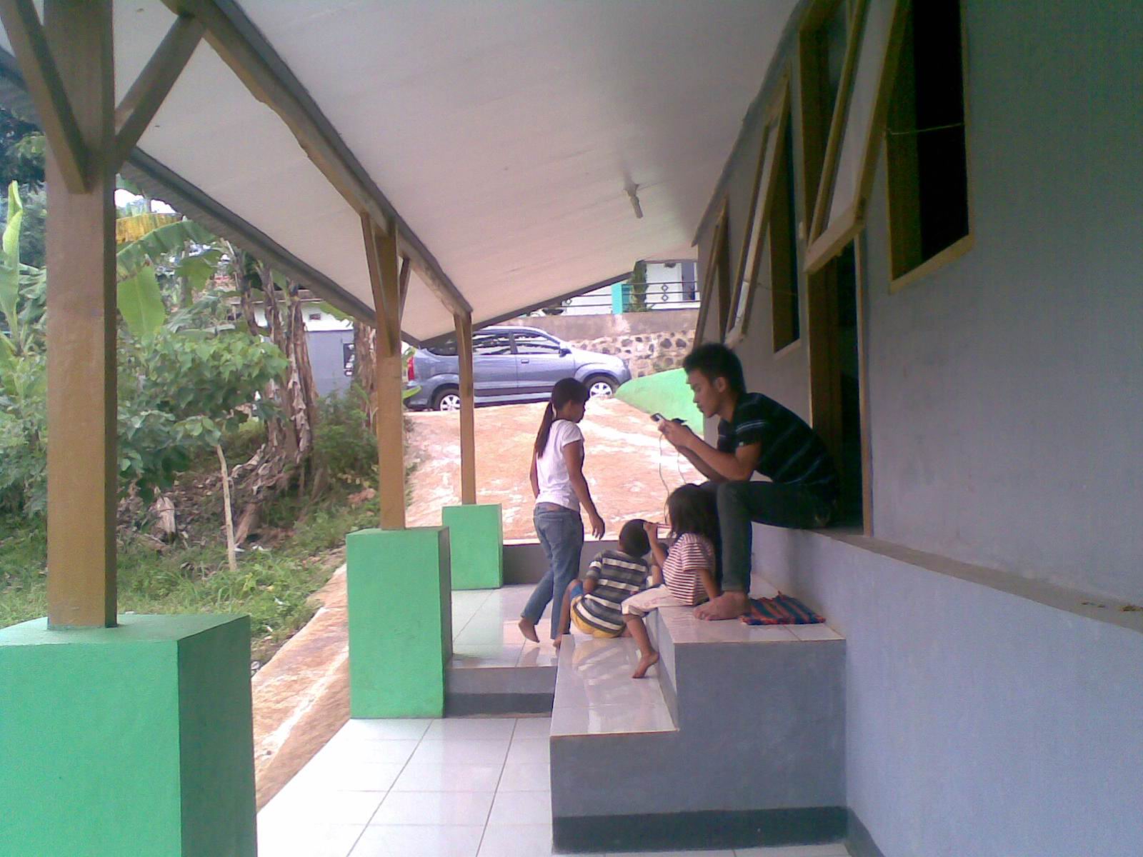 Villa D' Jatinangor: Teras & Ruang Utama