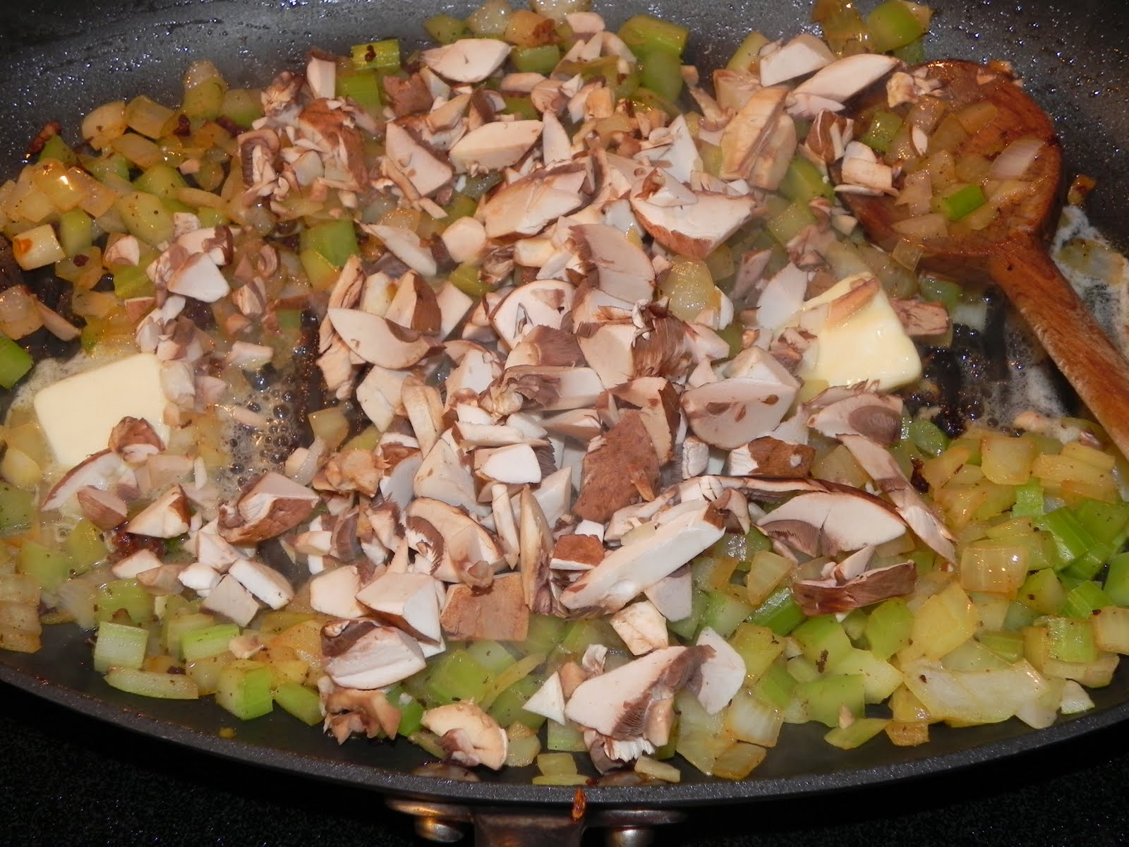 Farrah's Food Adventures: Spicy Sausage Stuffing