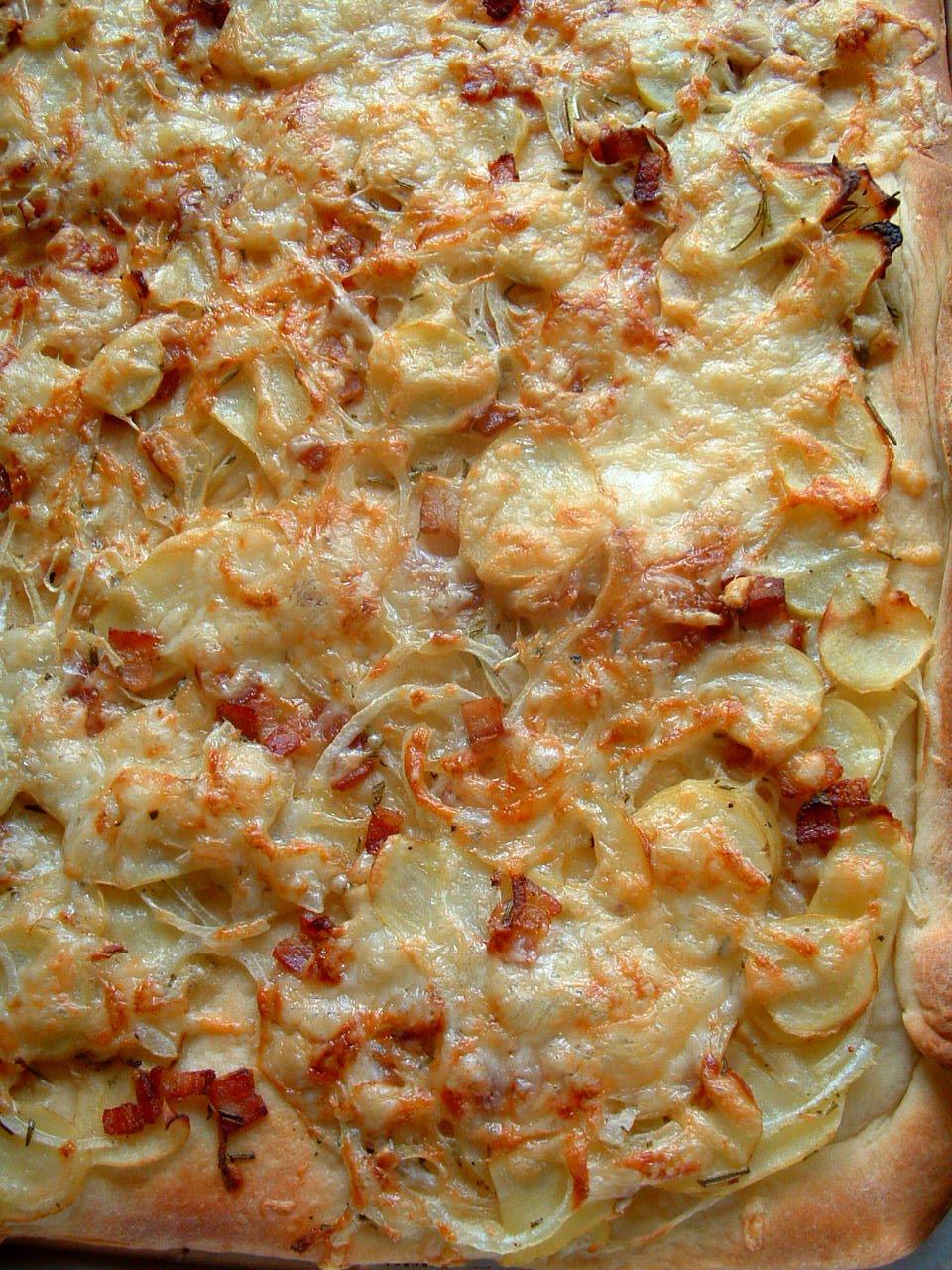 Bacon, Fingerling Potatoes, Rosemary and Fontina Cheese Pizza - A Feast ...