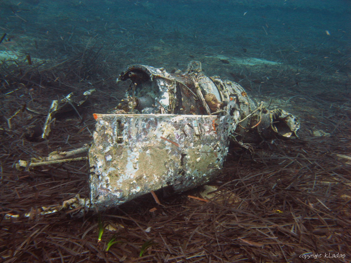 Kostas Ladas photography: Βυθισμένο αεροσκάφος RU-21A στην Ανάβυσσο