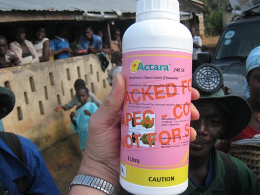 Pictures of African Cocoa Farming: Sprayers (3)