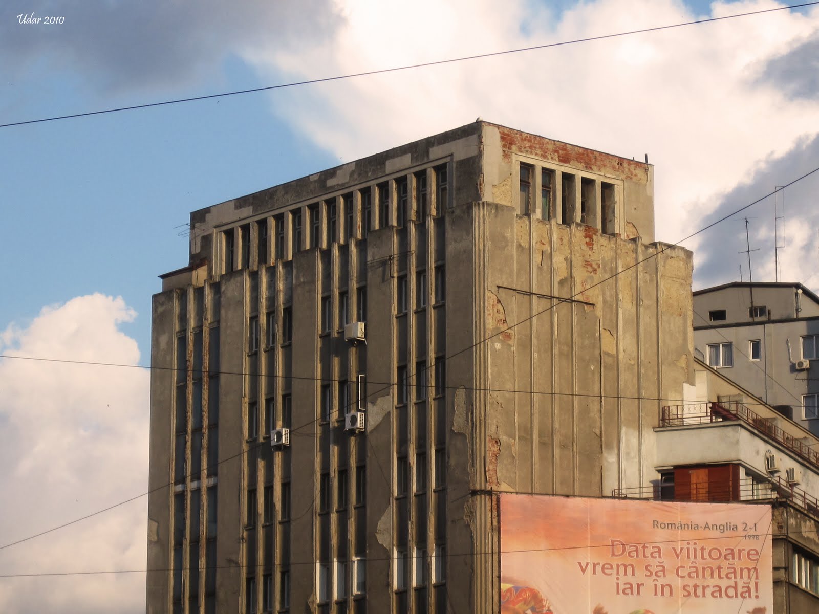 4Architecture: Blocul ARO (azi cinema Patria)