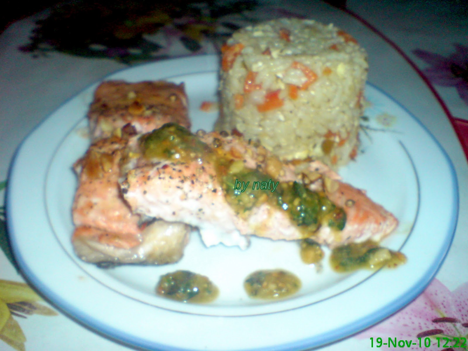 Retete pentru incepatori si nu numai...by Naty: Somon cu alune , sos ...