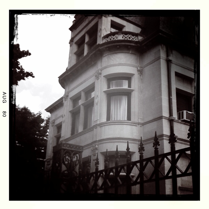 Sloopin - A South Loop Blog: Shots Around the Sloop: A Better House