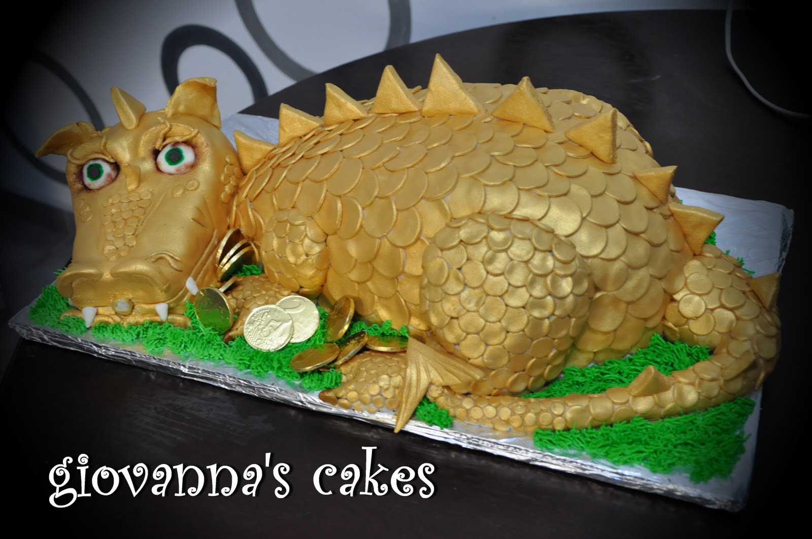giovanna's cakes: dragon cake