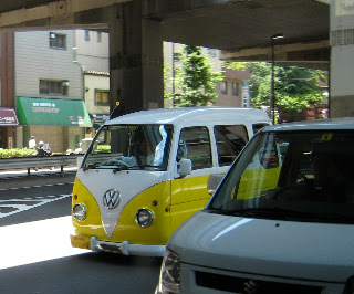 Gaijin Kuma Migrates to Tokyo: Small vans in Japan..