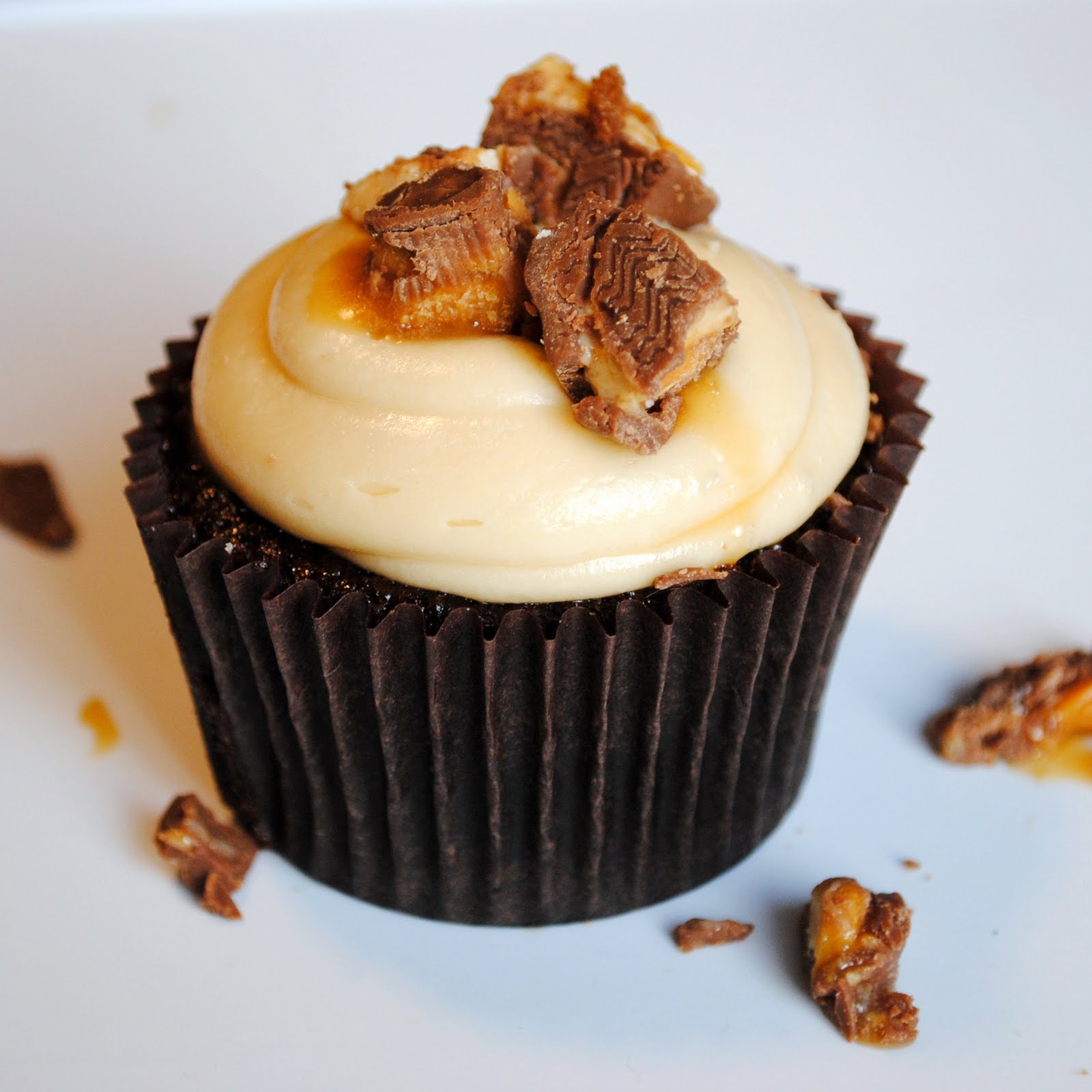 Homemade By Holman: Snickers Cupcakes
