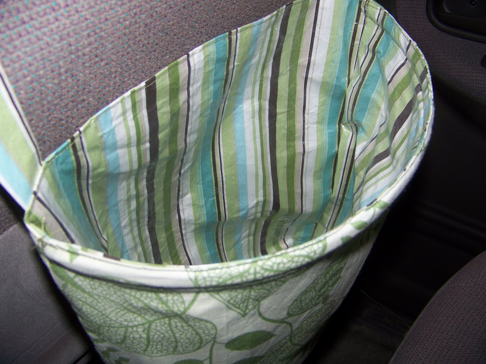 Colors Not Yet Invented: Lined Car Trash Bag Tutorial