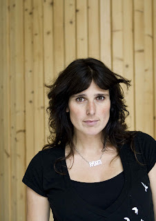 Vier Hoog Achter: Interview: Zangeres Charlie Dée