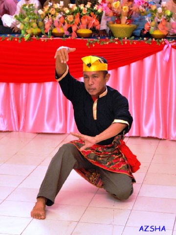 SENAMAN TUA: Tari silat Melayu - Kesepaduan Ilmu Perang Dengan Senaman