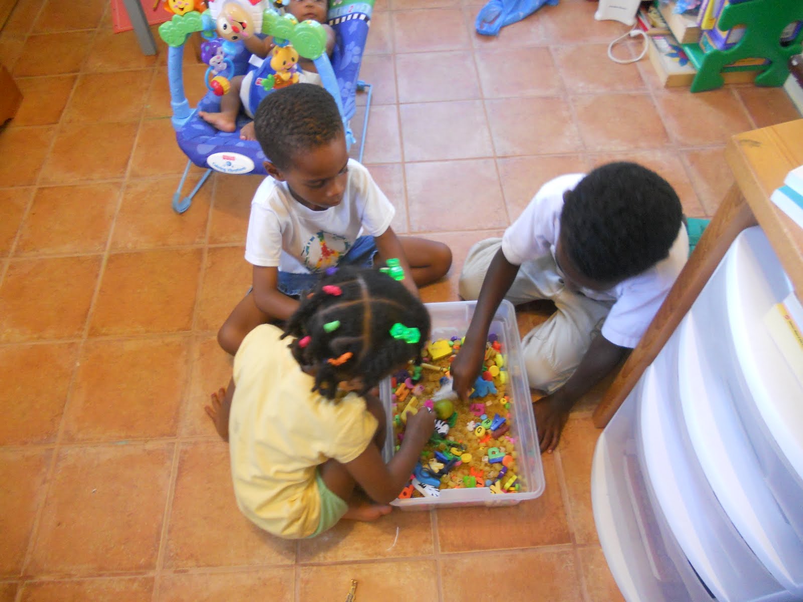 Island Mama's Adventures: Sensory Boxes