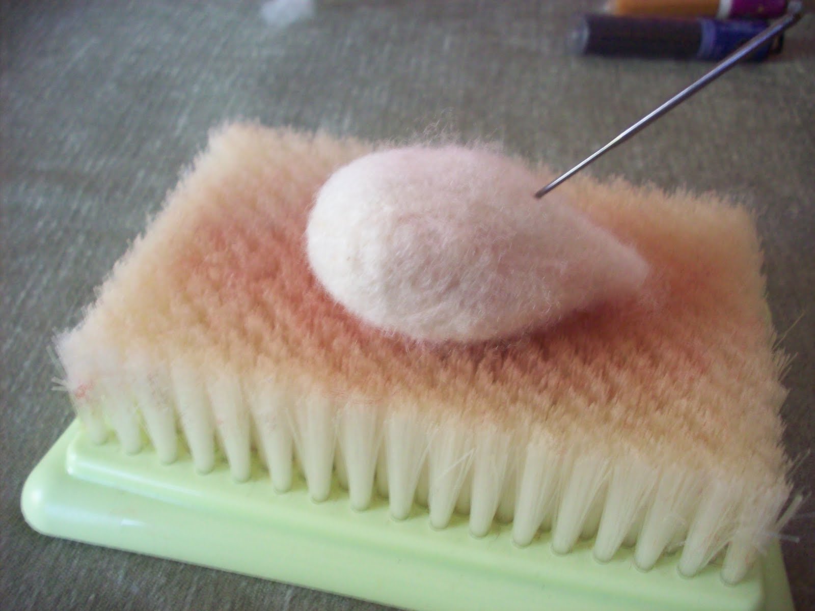Michelle Palmer: Strawberry Needle Felt Tutorial...