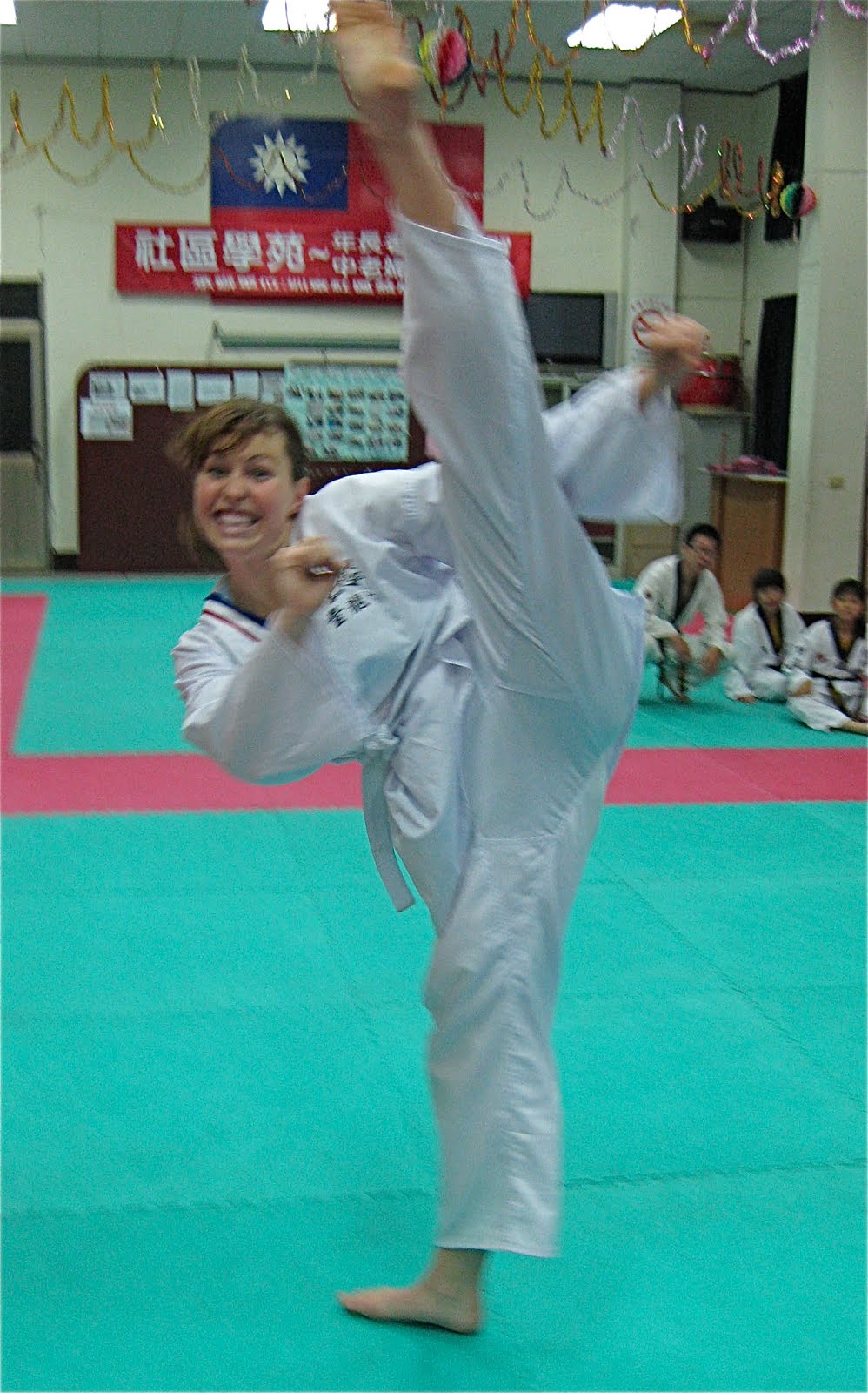 can't sit still: 跆拳道 tái quán dào