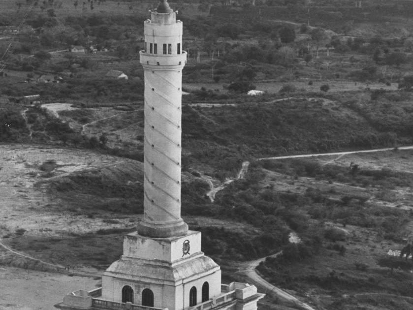 El Monumento en el 1959, Santiago era un pueblito.