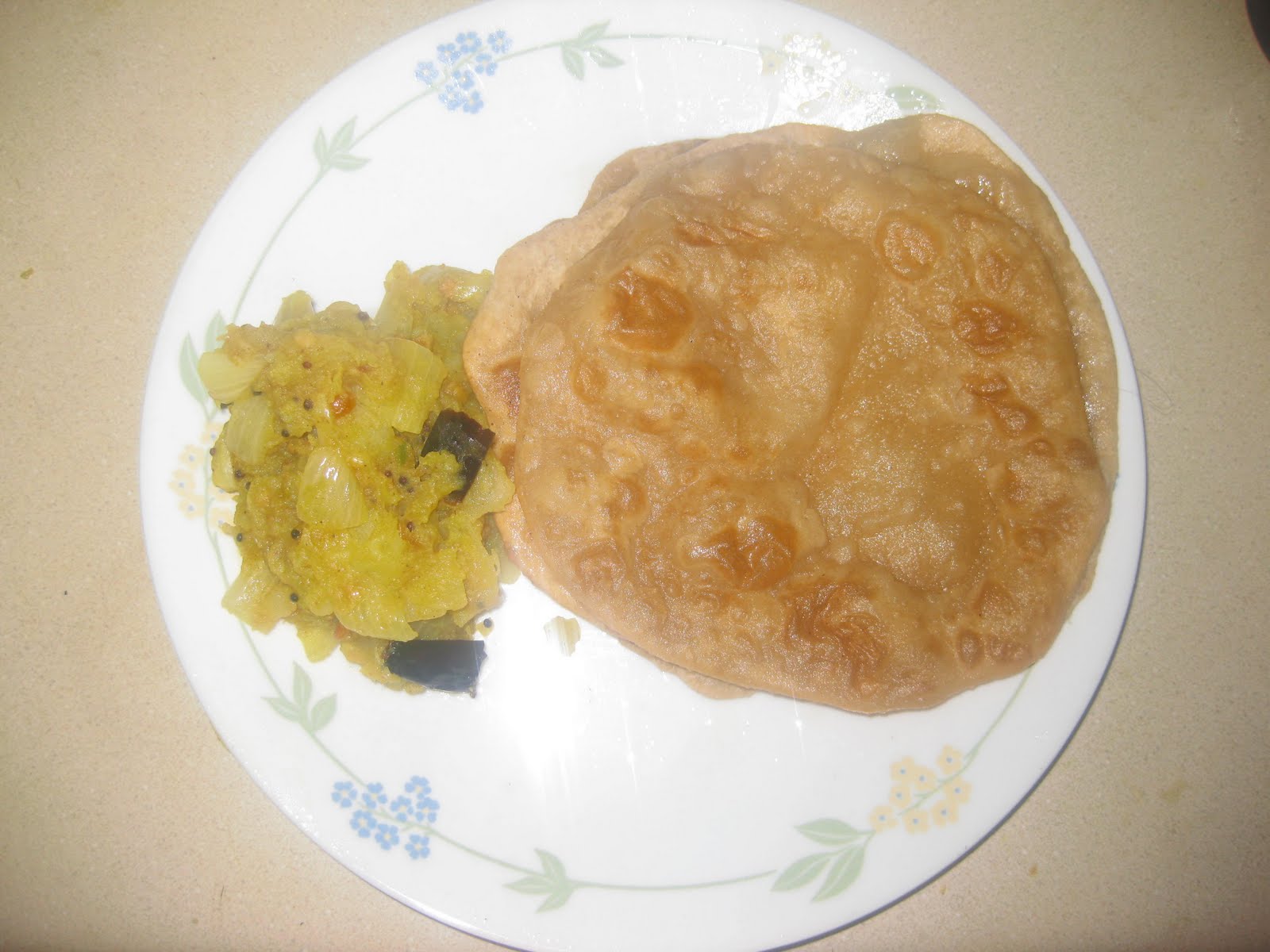 Delicious Desi Dishes: Poori