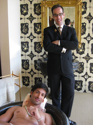 Houses Gardens People: Baubles and Bath