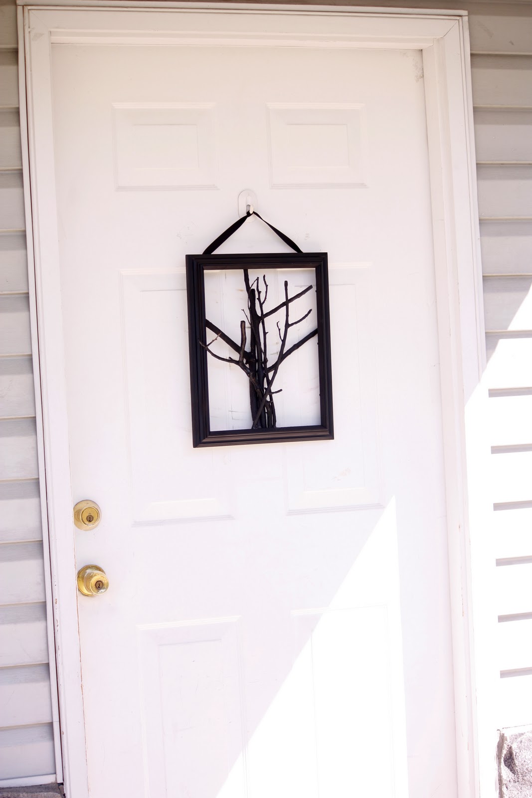 spooky tree door hanging