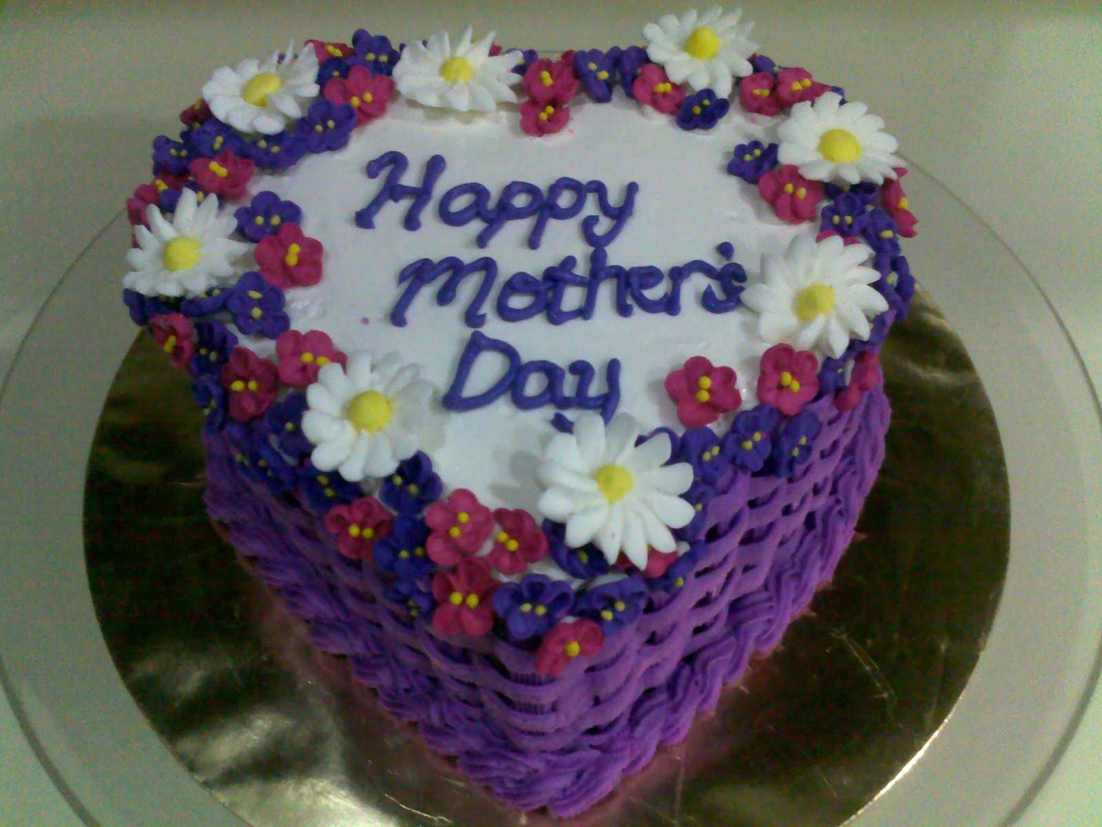 Dhia's Cake-A-Licious: Sweet Violet and Daisies ~ Mother's Day Cake Dhia's Cake-A-Licious: Sweet Violet and Daisies ~ Mother's Day Cake
