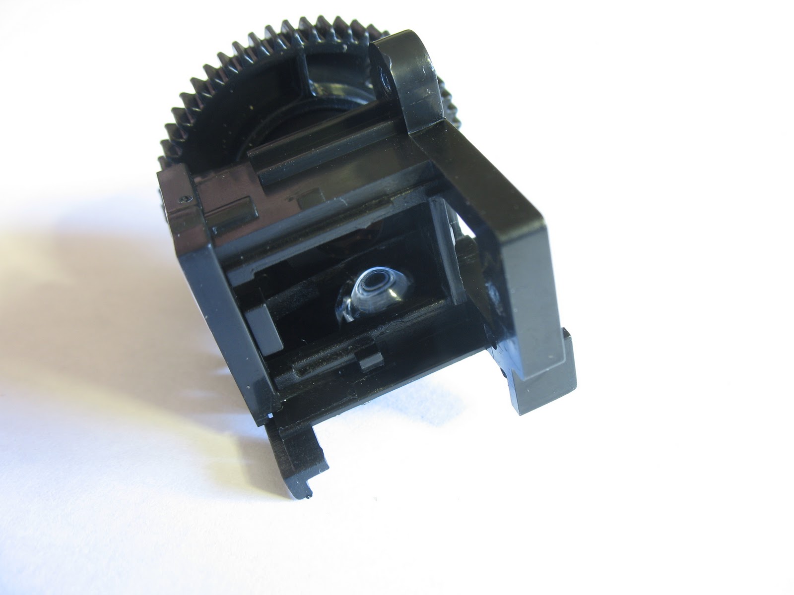 Video Technology: Inside the JAKKS Pacific Eyeclops Mini Projector