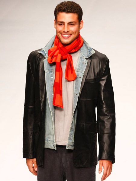 Um blog diferente!: Homem de cachecol