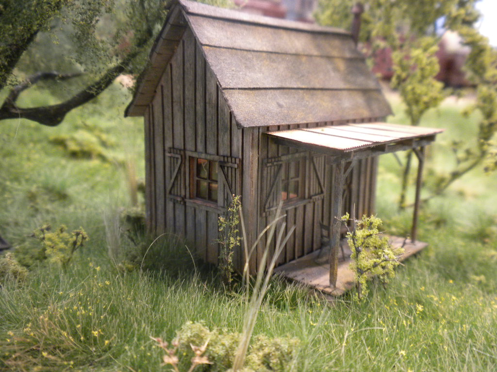 Richlawn Railroad: Just a shack - click on pictures for a larger view