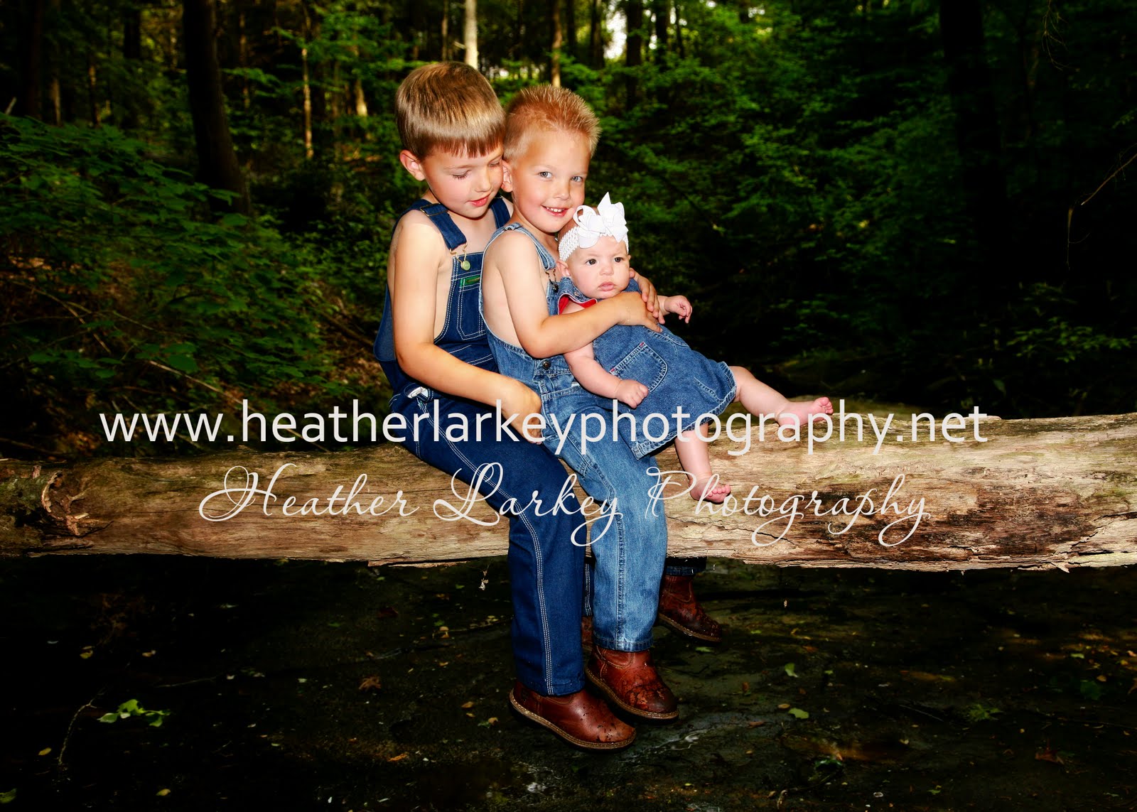 heather larkey photography: The Bargo kids...Creek session