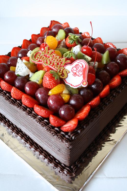 Masama Cakes: Christmas Chocolate Cake With Fruit Topping