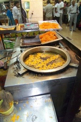 My Reviews of Restaurants & Pubs: Jhama Sweets, Chembur, Mumbai