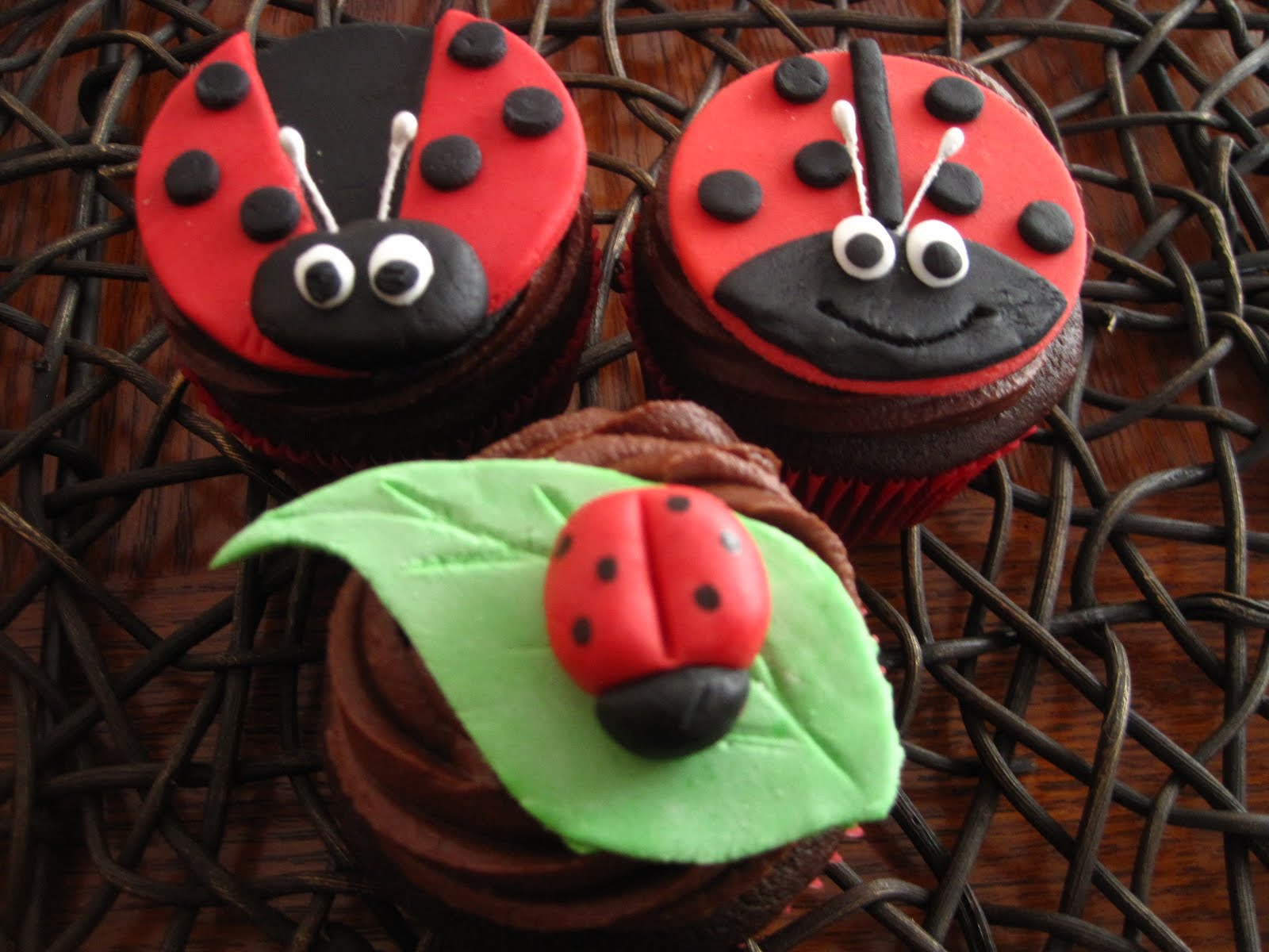 Sweet Escape: Ladybug Cupcakes!