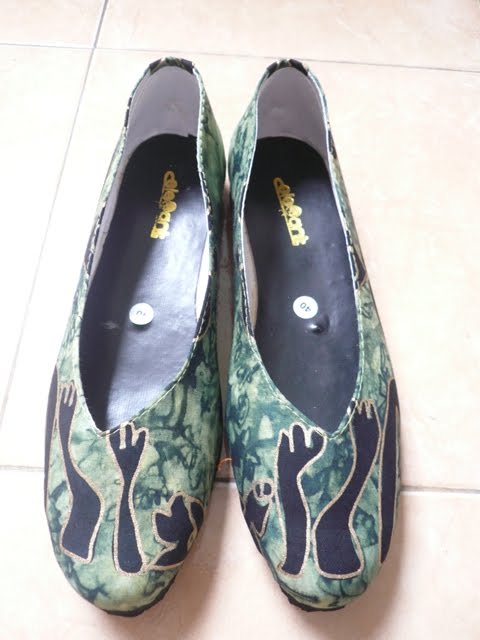 Collaboration Shop: Sepatu Batik Motif Tangan Green Edition