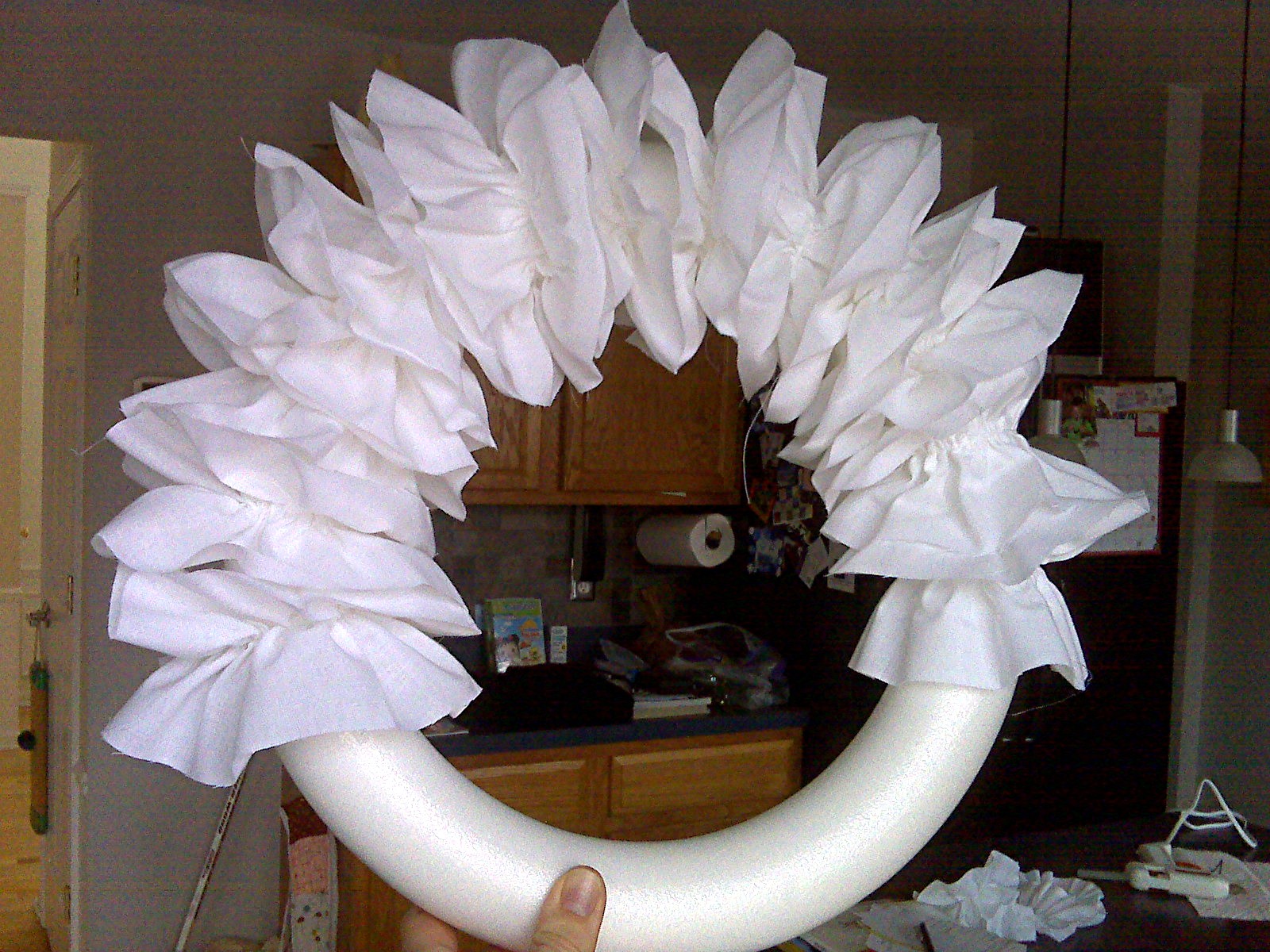 Kindershop Online: Ruffle Wreath - A Tutorial