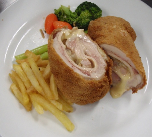 secangkir teh sepiring kuih: CHICKEN CORDON BLEU