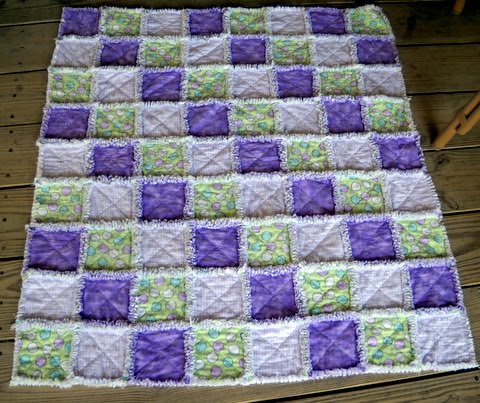 FABRICARTIST21: Adorable Baby Raggy Quilt