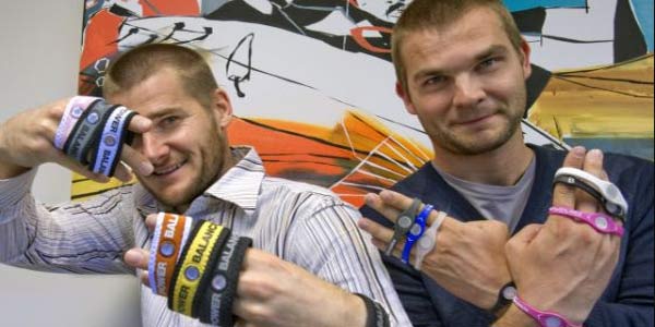 famous celebrity users of power balance bracelet
