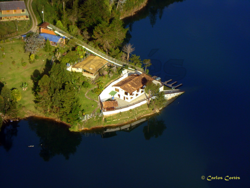 FOTOGRAFÍA AÉREA DE COLOMBIA: Embalse de Guatapè - Antioquia