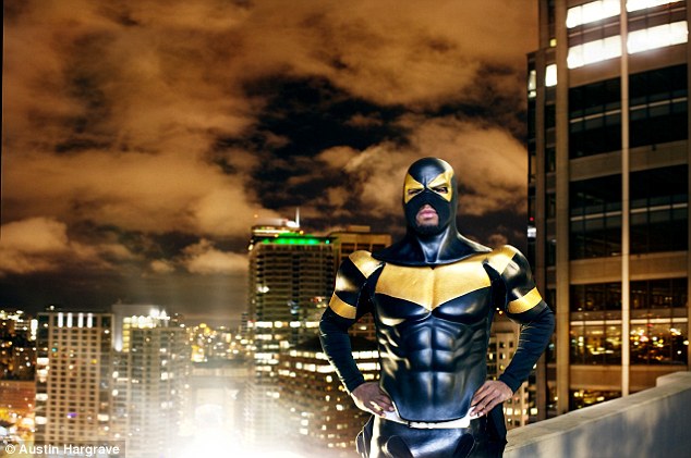 Reflexiones de Azathoth: Phoenix Jones
