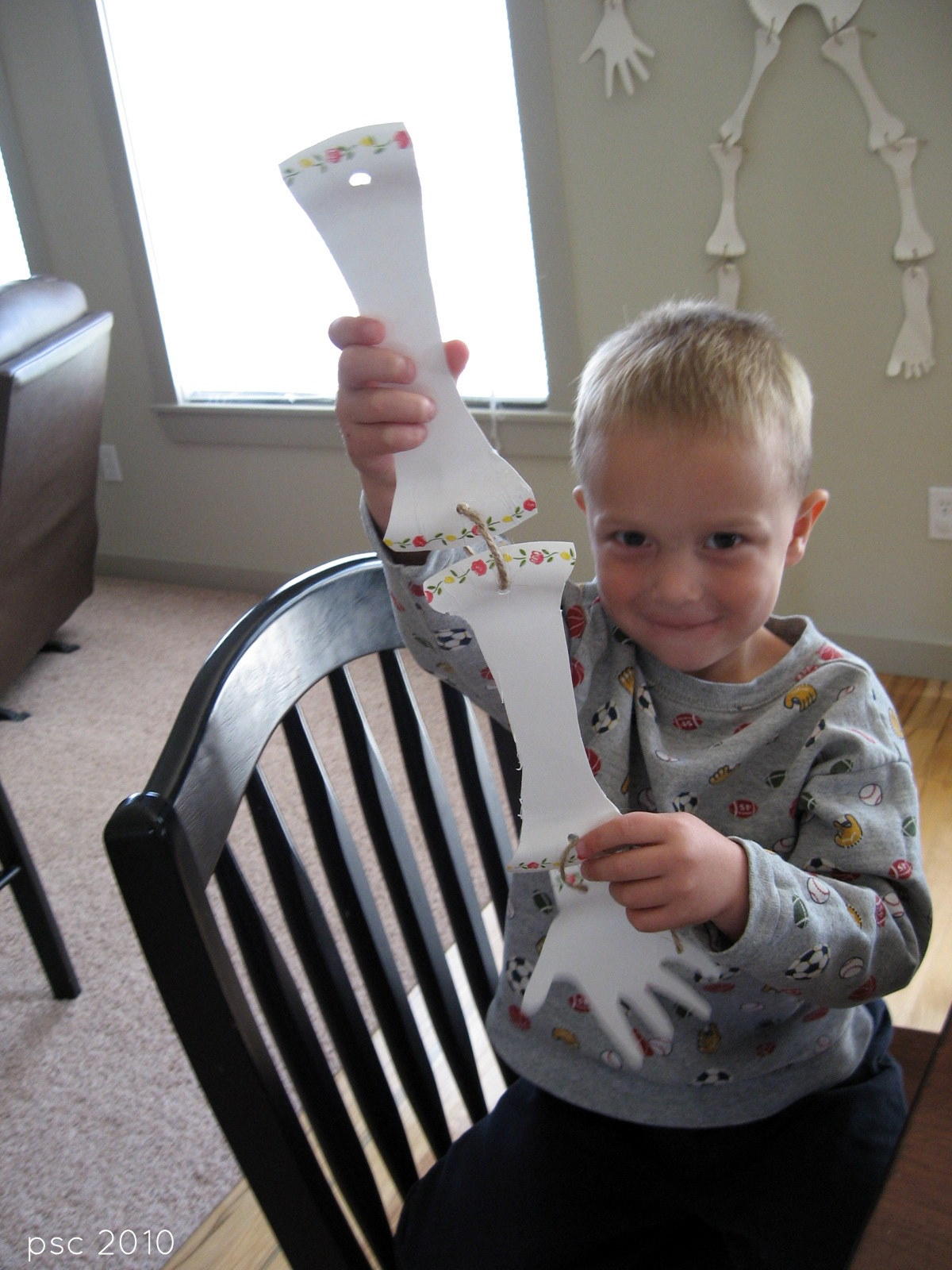 Pickup Some Creativity: Paper Plate Skeleton Tutorial