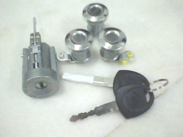 Car Accessories: Viva Key Lock SET