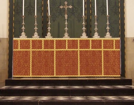 New Liturgical Movement: Lessons from a Temporary Altar Arrangement ...