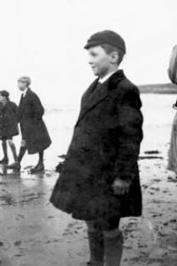 Oscar's learning blog: The great mouse plot (From Boy By Roald Dahl)