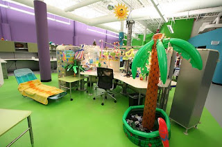 I GAVE UP FOR A DAY: 20 Most Pimped Out Office Cubicles