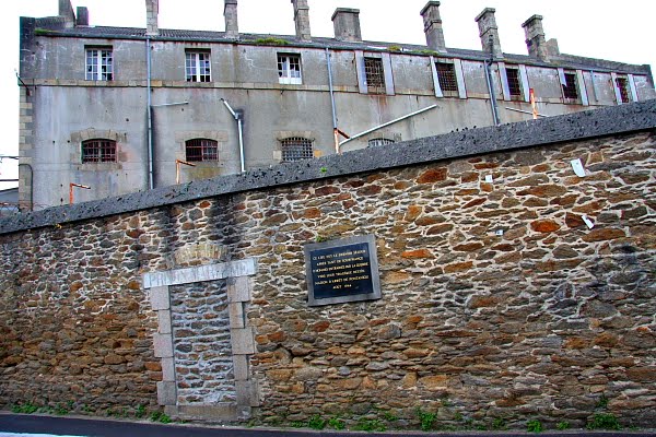 Magic Lantern Show: Jail Break . . . or Jail Bait