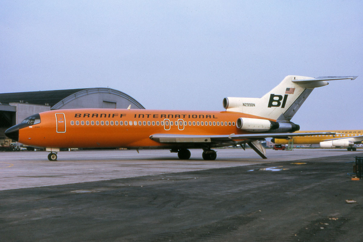 PlaneSpotters Slide-Collections: Braniff International B721 N299BN