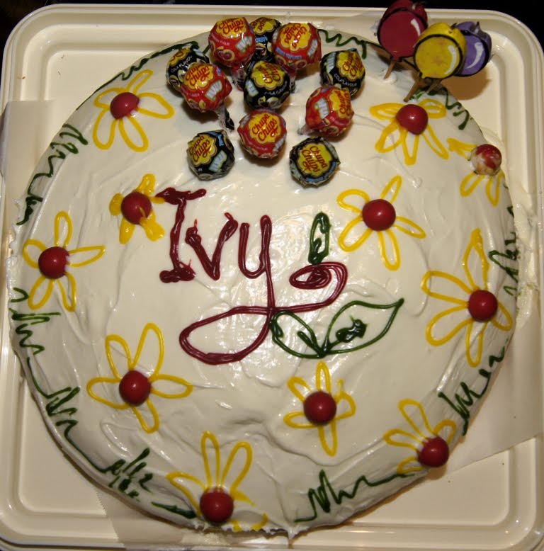 addicted to clouds: Ivy had a birthday... sweet...